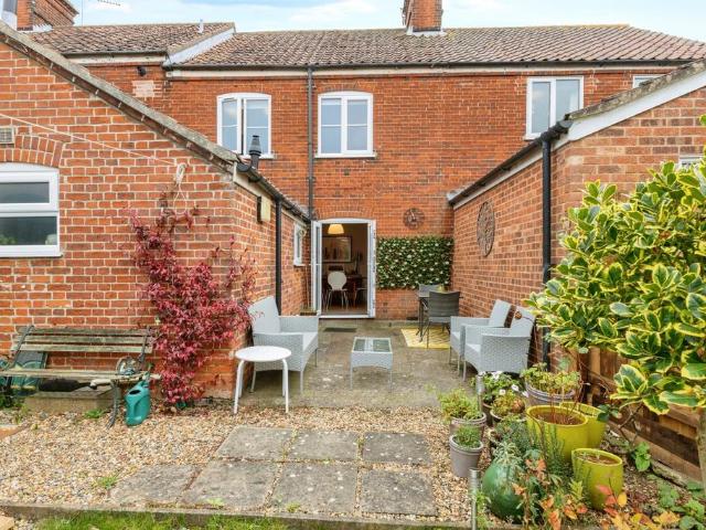 2 bedroom terraced house for sale