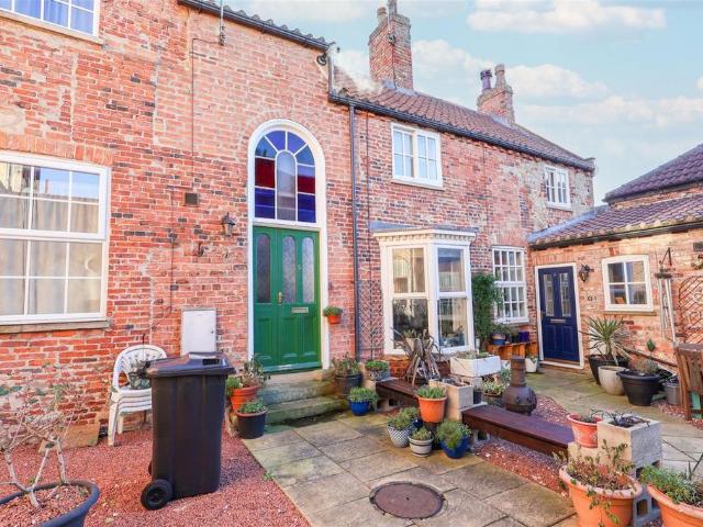 2 bedroom terraced house for sale