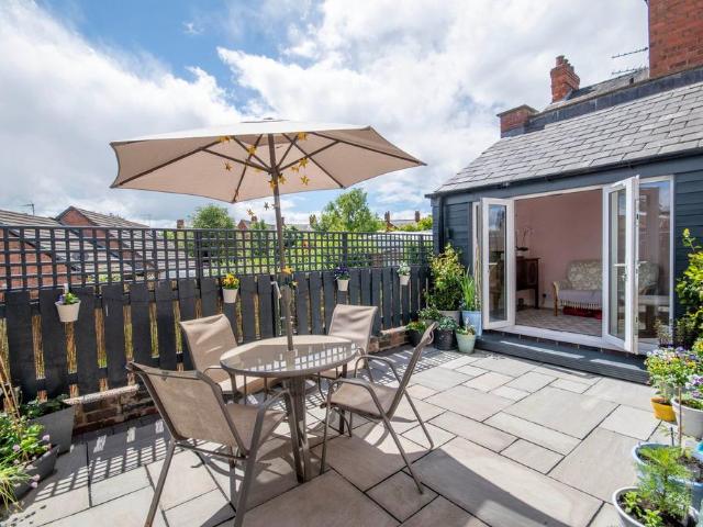 2 bedroom terraced house for sale