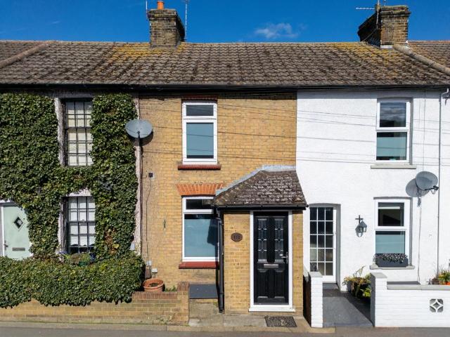 2 bedroom terraced house for sale