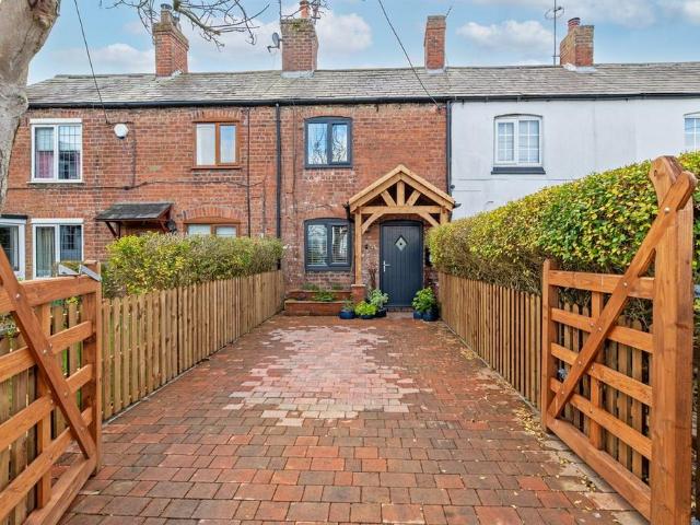 2 bedroom terraced house for sale