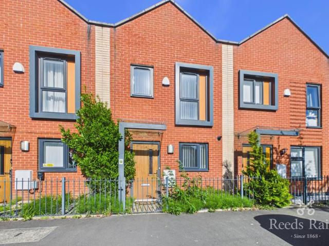 2 bedroom terraced house for sale