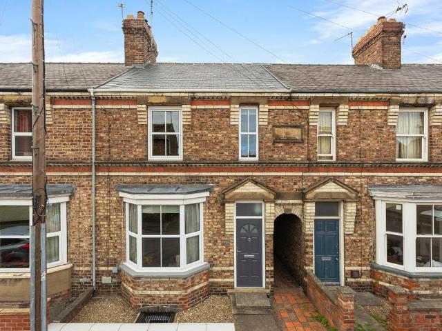 2 bedroom terraced house for sale