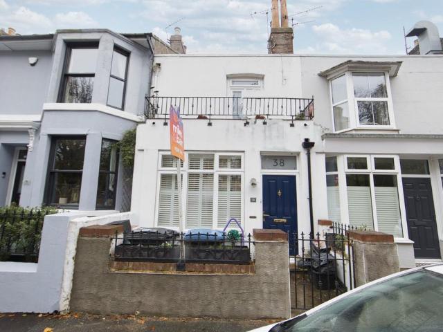 2 bedroom terraced house for sale