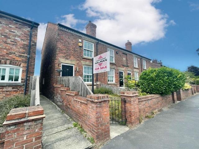2 bedroom terraced house for sale