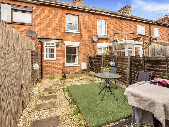 2 bedroom terraced house for sale