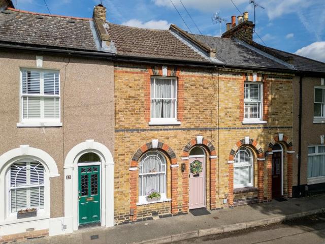 2 bedroom terraced house for sale