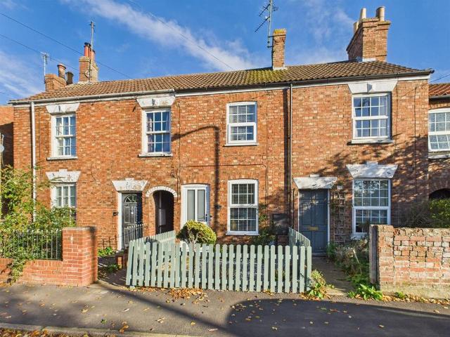 2 bedroom terraced house for sale