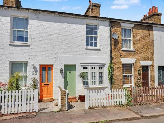 2 bedroom terraced house for sale