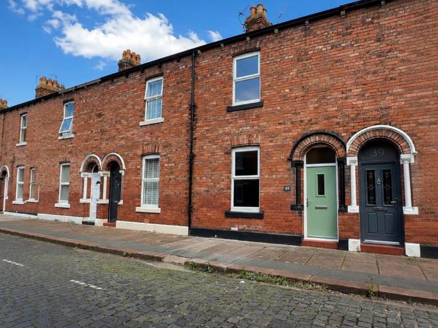 2 bedroom terraced house for sale