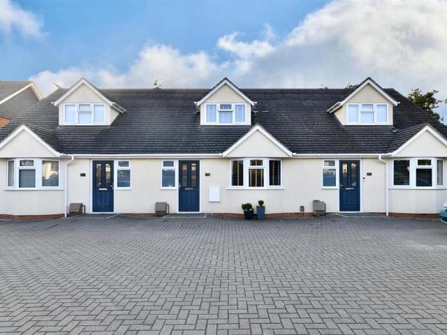 2 bedroom terraced house for sale
