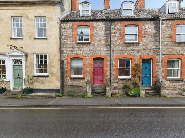 2 bedroom terraced house for sale