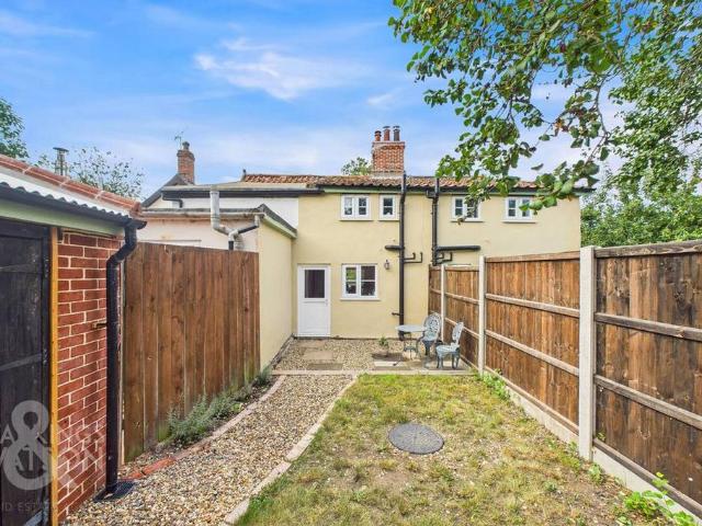 2 bedroom terraced house for sale