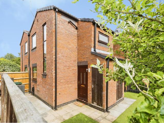 2 bedroom terraced house for sale
