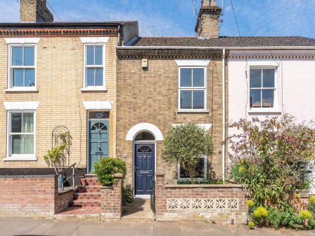 2 bedroom terraced house for sale