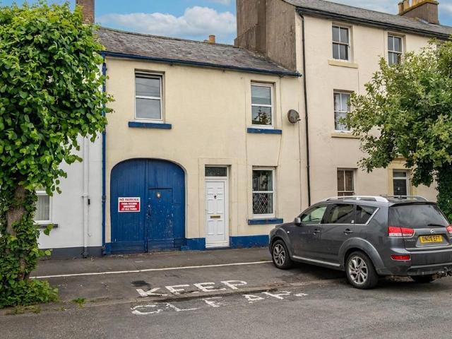 2 bedroom terraced house for sale