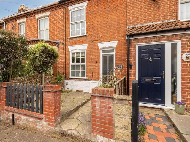 2 bedroom terraced house for sale
