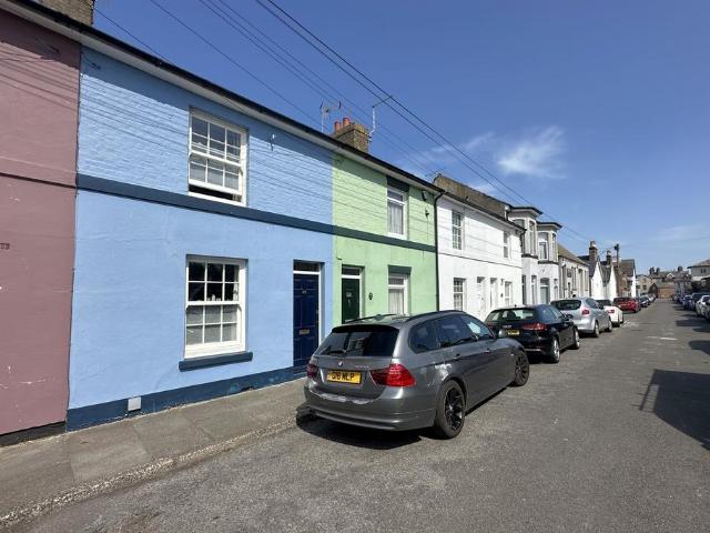 2 bedroom terraced house for sale