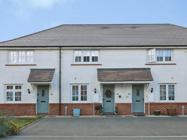 2 bedroom terraced house for sale