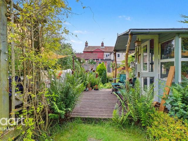 2 bedroom terraced house for sale