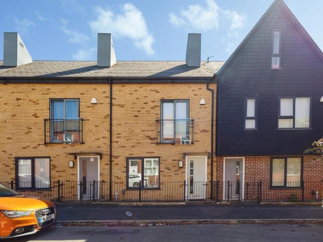 2 bedroom terraced house for sale