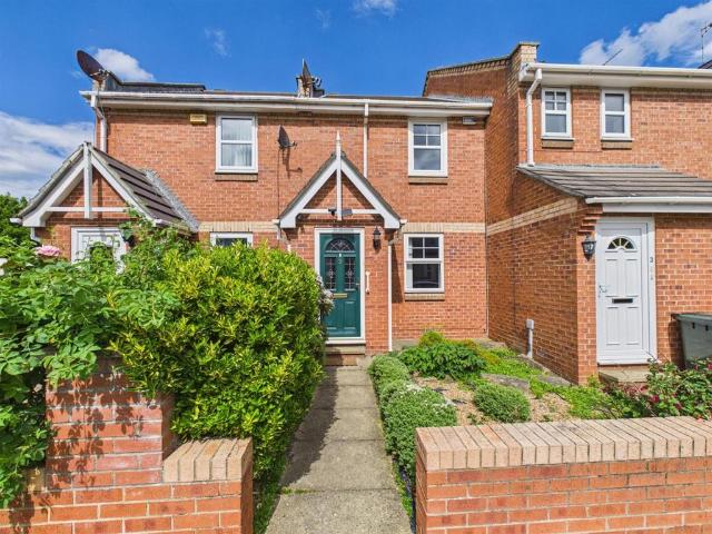 2 bedroom terraced house for sale