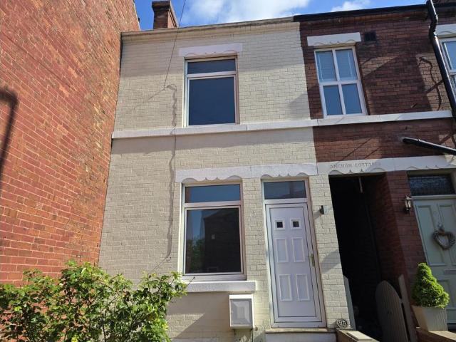 2 bedroom terraced house for sale