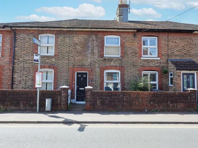 2 bedroom terraced house for sale