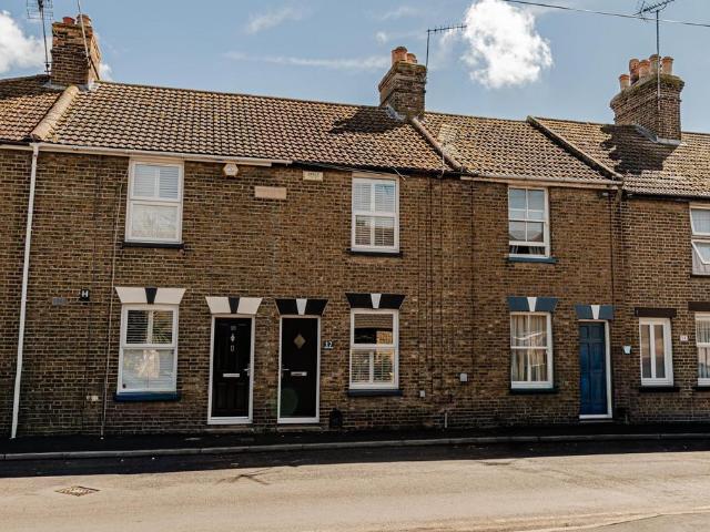 2 bedroom terraced house for sale