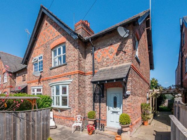 2 bedroom terraced house for sale