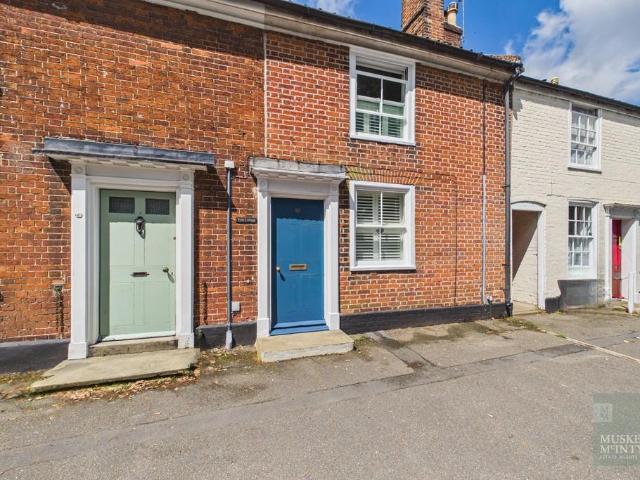 2 bedroom terraced house for sale