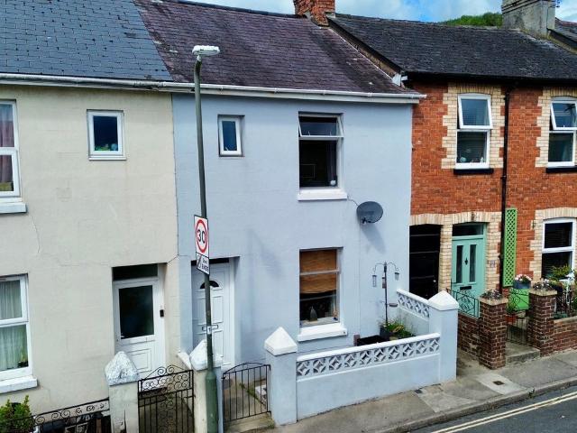 2 bedroom terraced house for sale