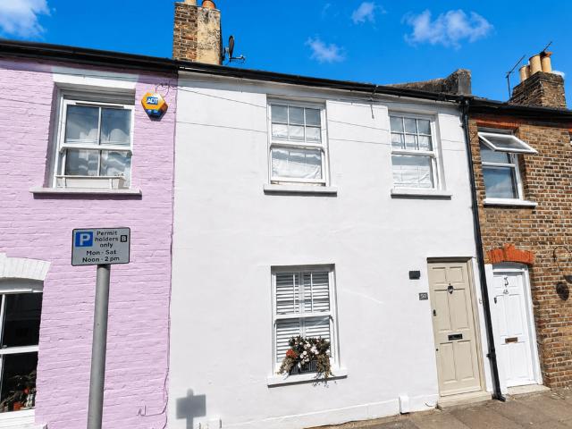2 bedroom terraced house for sale