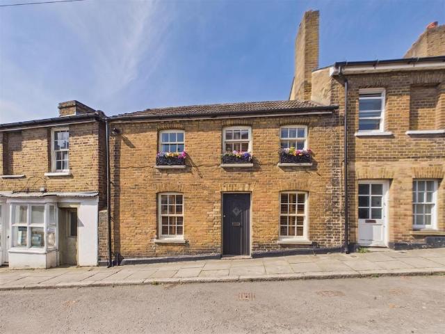 2 bedroom terraced house for sale