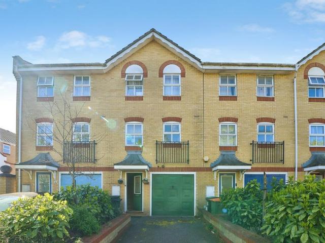 3 bedroom terraced house for sale