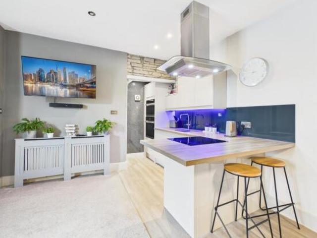 2 bedroom terraced house for sale in 2 Thorncliffe Street, Huddersfield, HD3
