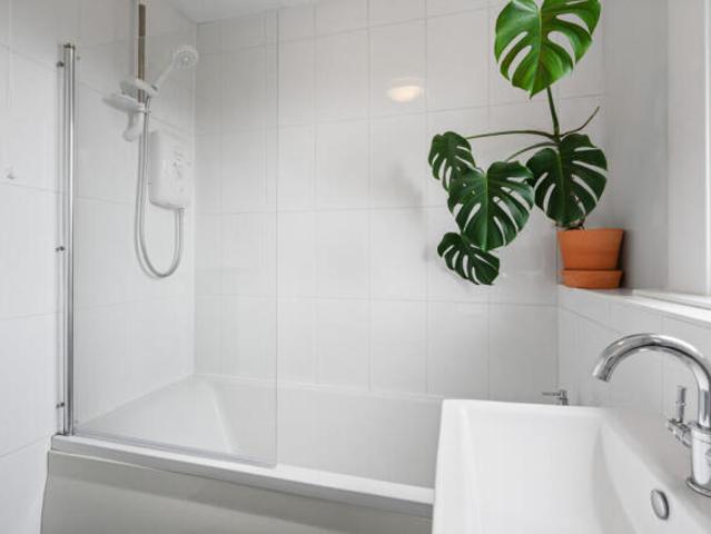 2 bedroom terraced house for sale in 46 Logie Green Road, Canonmills, Edinburgh, EH7 4HD, EH7