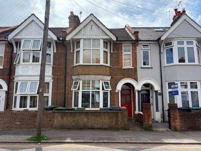 2 bedroom terraced house for sale in 9 Whippendell Road, Watford, Hertfordshire, WD18 7LY, WD18