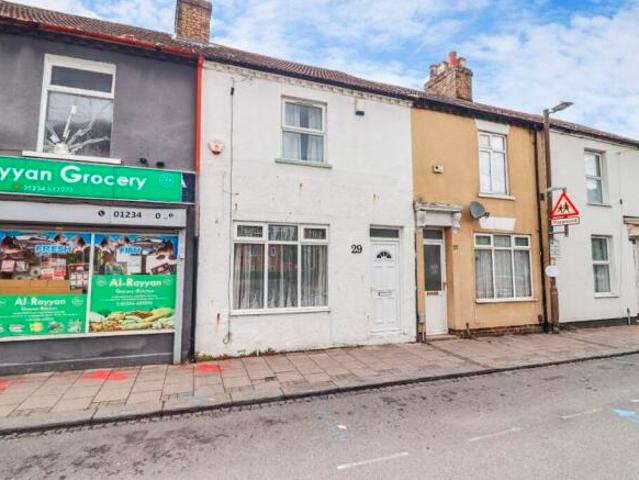2 bedroom terraced house for sale in Commercial Road, Bedford, MK40