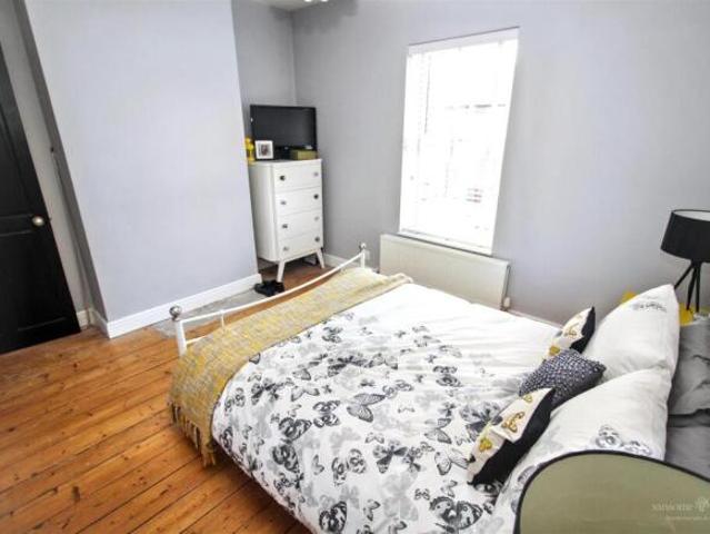 2 bedroom terraced house for sale in Connaught Road, Reading, RG30