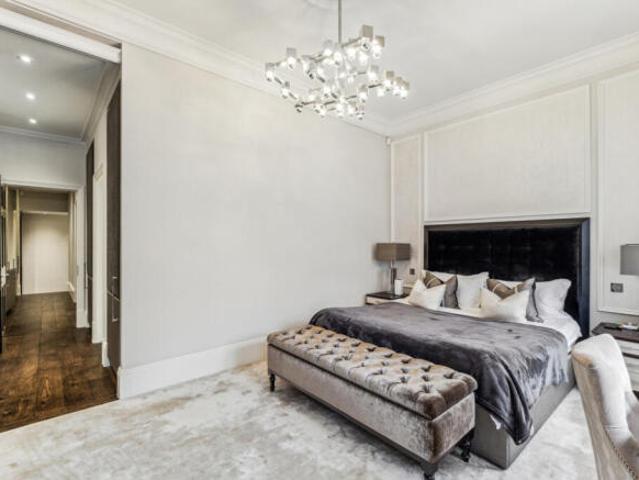 2 bedroom terraced house for sale in Cadogan Square, Knightsbridge, SW1X