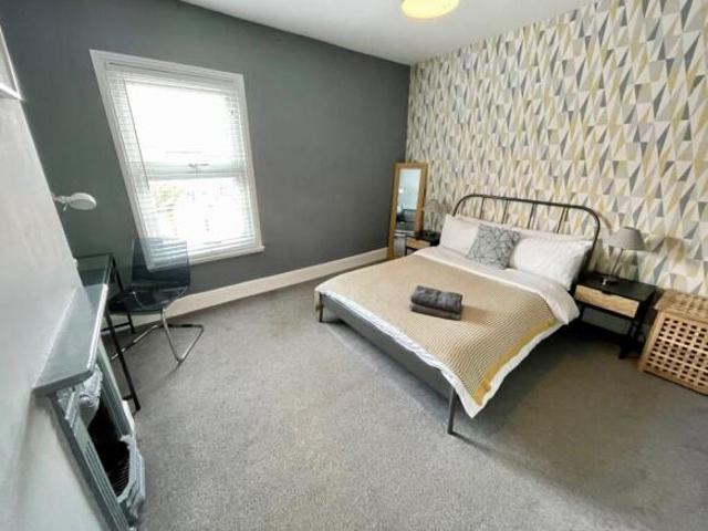2 bedroom terraced house for sale in Cambridge Street, Luton, Bedfordshire, LU1 3QU, LU1
