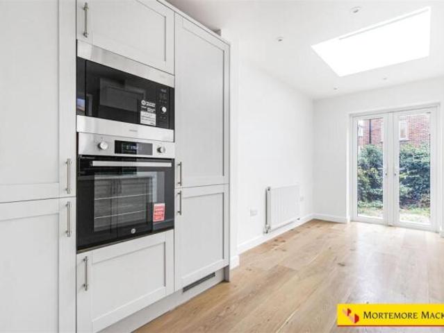 2 bedroom terraced house for sale in Churchbury Road, Enfield, EN1