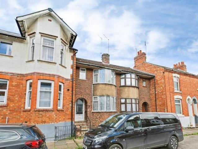 2 bedroom terraced house for sale in Chaucer Street, Northampton, NN2
