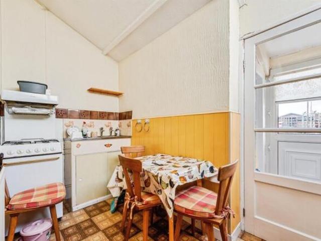 2 bedroom terraced house for sale in Cheney Manor Road, Swindon, SN2