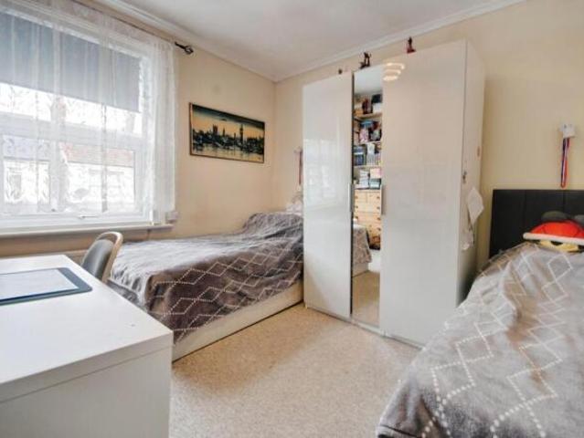 2 bedroom terraced house for sale in Chester Road, Watford, WD18