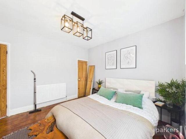 2 bedroom terraced house for sale in Cholmeley Road, Reading, Berkshire, RG1