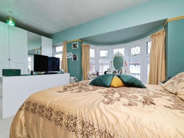 2 bedroom terraced house for sale in Claremont Avenue, Hull, HU6