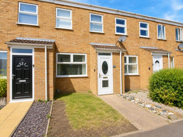 2 bedroom terraced house for sale in Crediton Close, Bedford, MK40