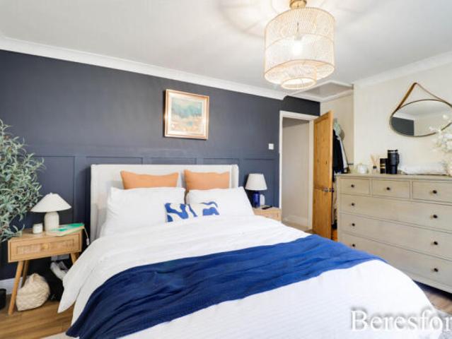 2 bedroom terraced house for sale in Cromwell Road, Warley, CM14